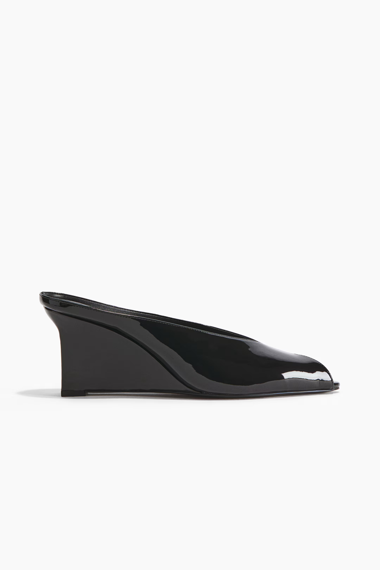 5 chic shoe trends I'm wearing instead of sandals this summer