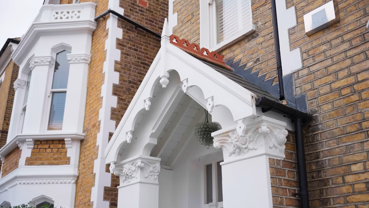 A west London home filled with vintage pieces, designer lighting ...