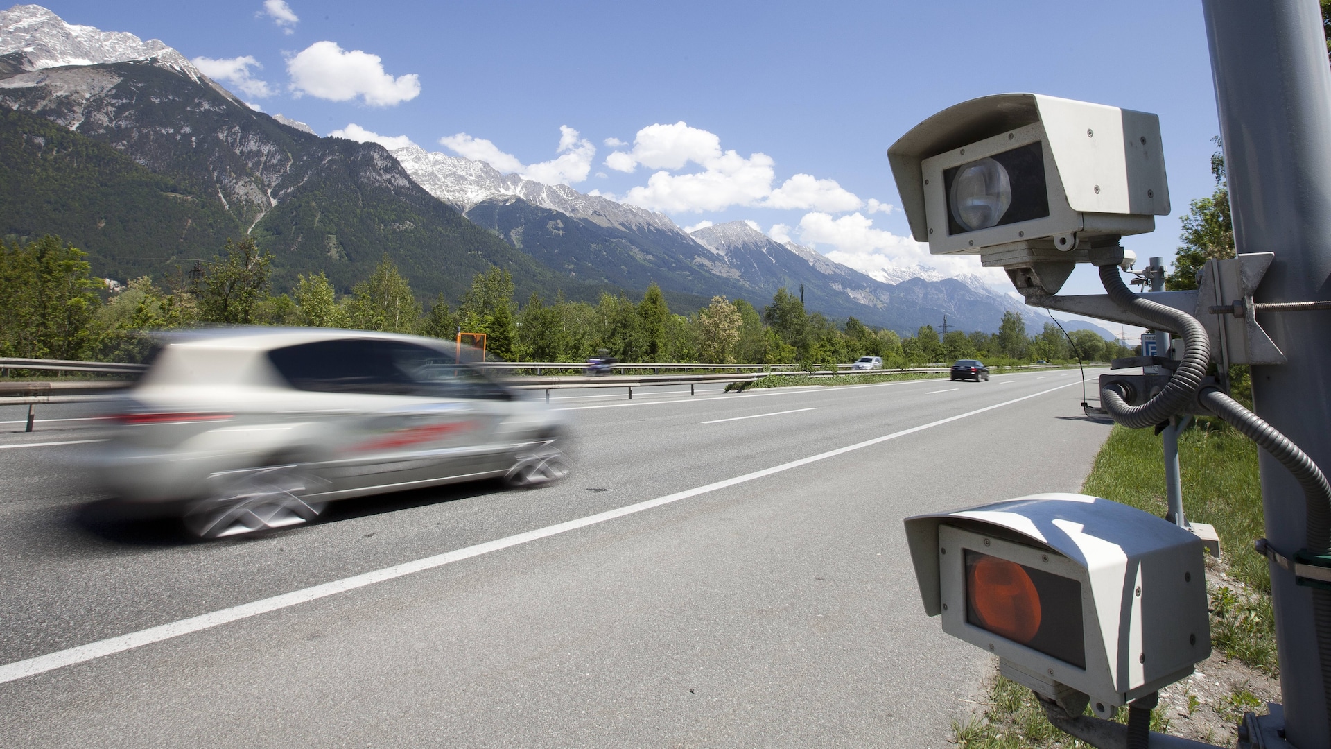 Mit 78 km/h: Raser fährt zu schnell durch Baustelle und bleibt dennoch ...