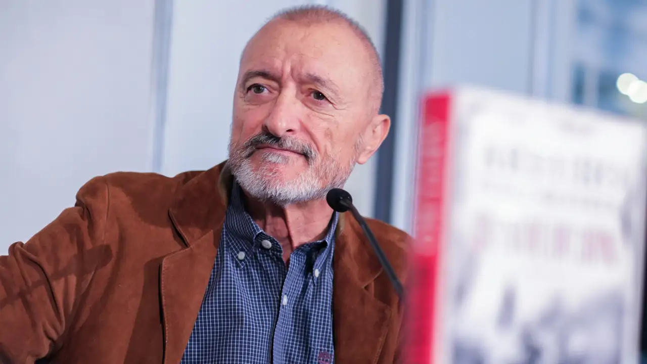 La historia familiar de Pérez-Reverte que refleja el impacto de la ...