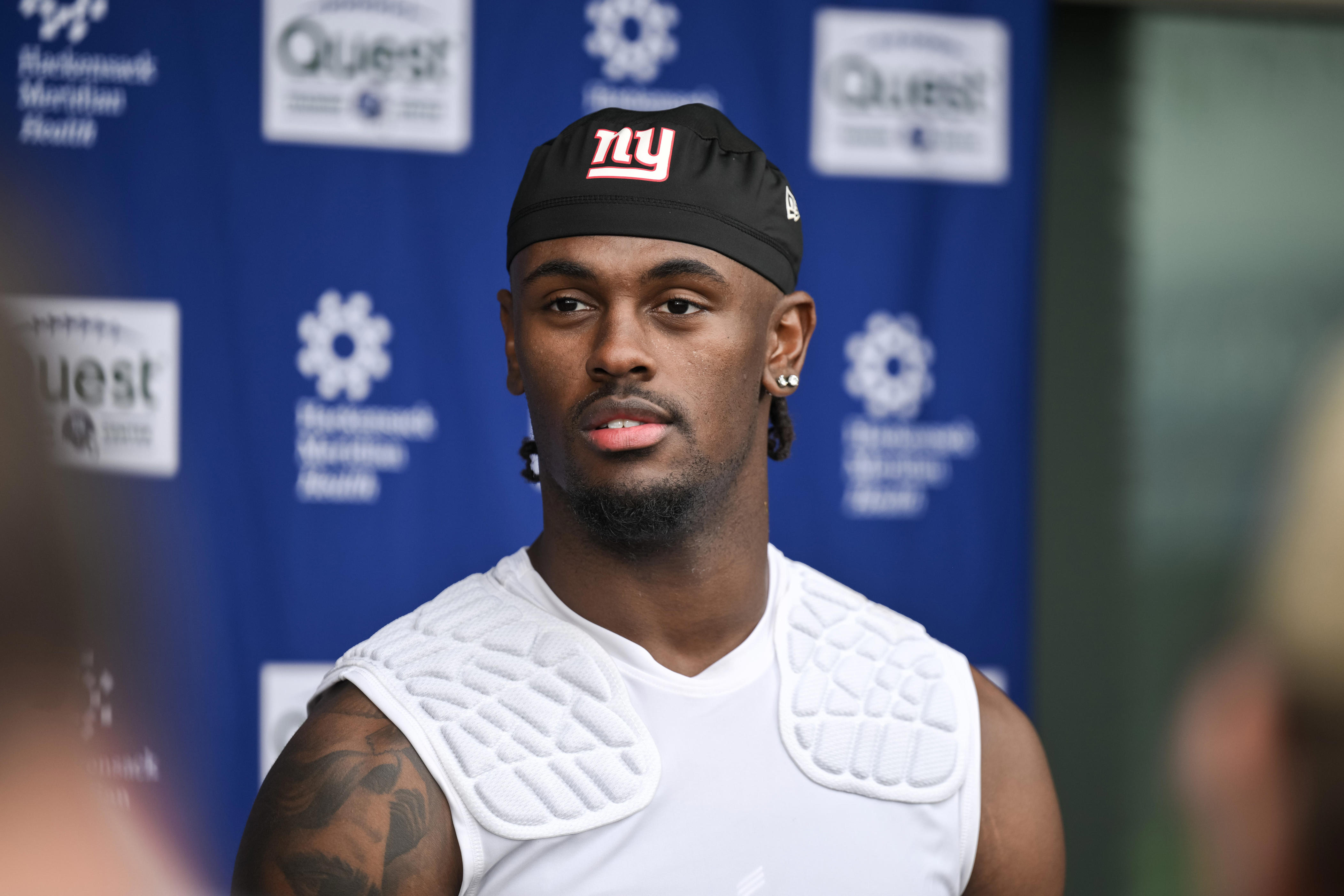 Giants' Malachi Fields draws praise from Hall of Fame running back