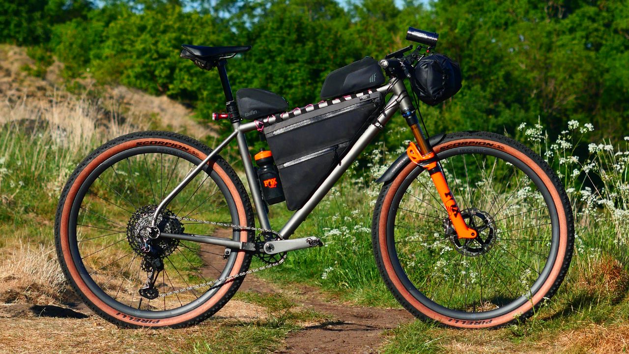 Highland Trail 550 bike check: Graham Cottingham's custom Gloria hardtail