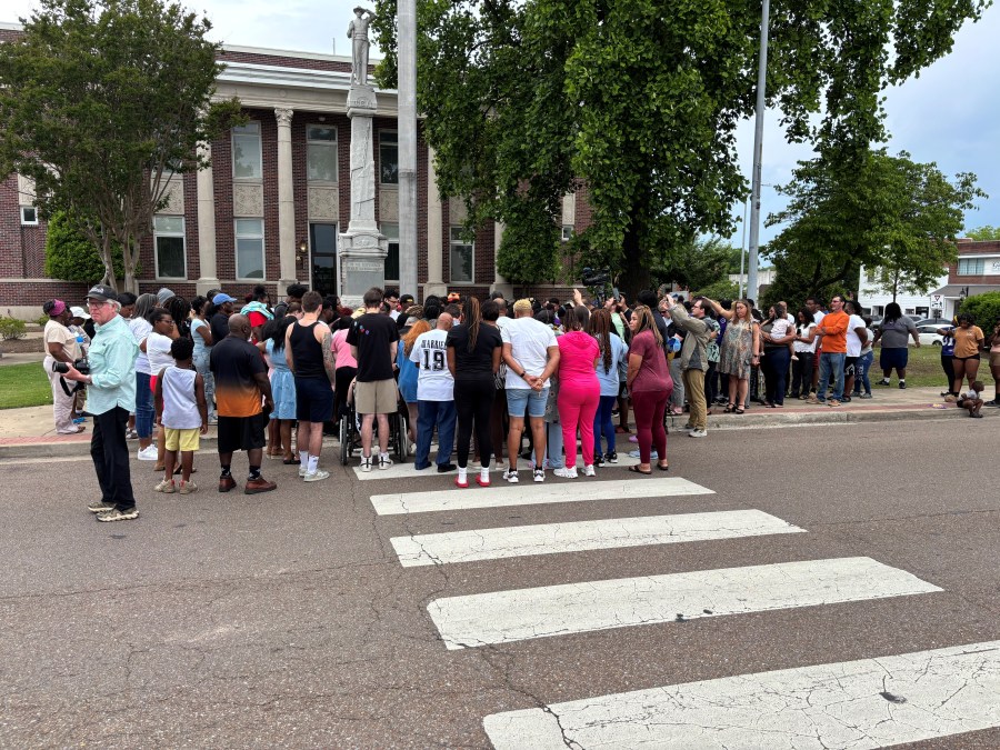 Teen shot and killed while taking prom pictures laid to rest