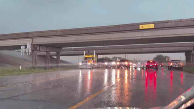 Storm chaser unimpressed as drivers stop under overpass during hailstorm