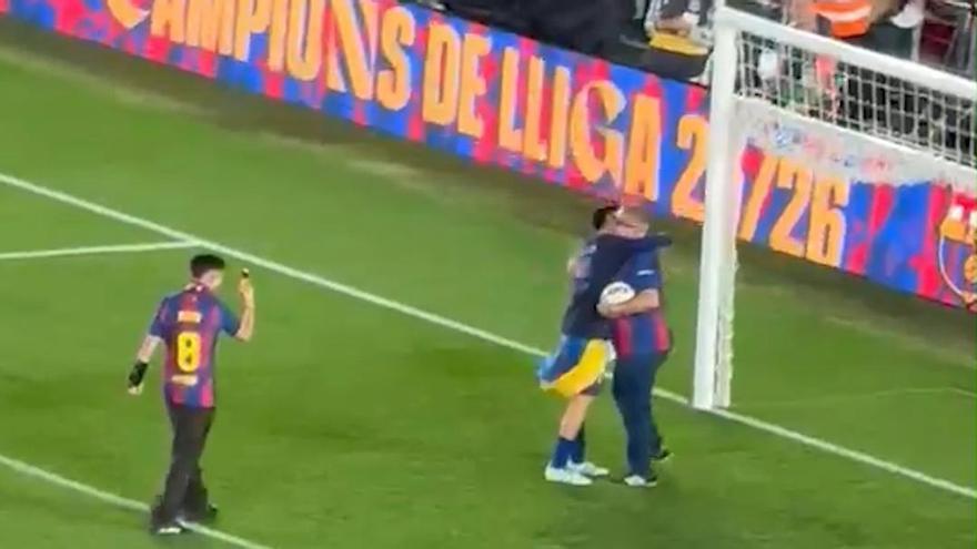 La celebración de Pedri con su padre que casi nadie vio tras ganar La ...