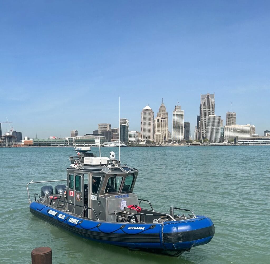 2 boaters plucked from water after boat flips over near Peche Island