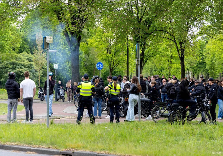 Politie houdt weer mensen aan bij anti-azc-demonstratie Apeldoorn