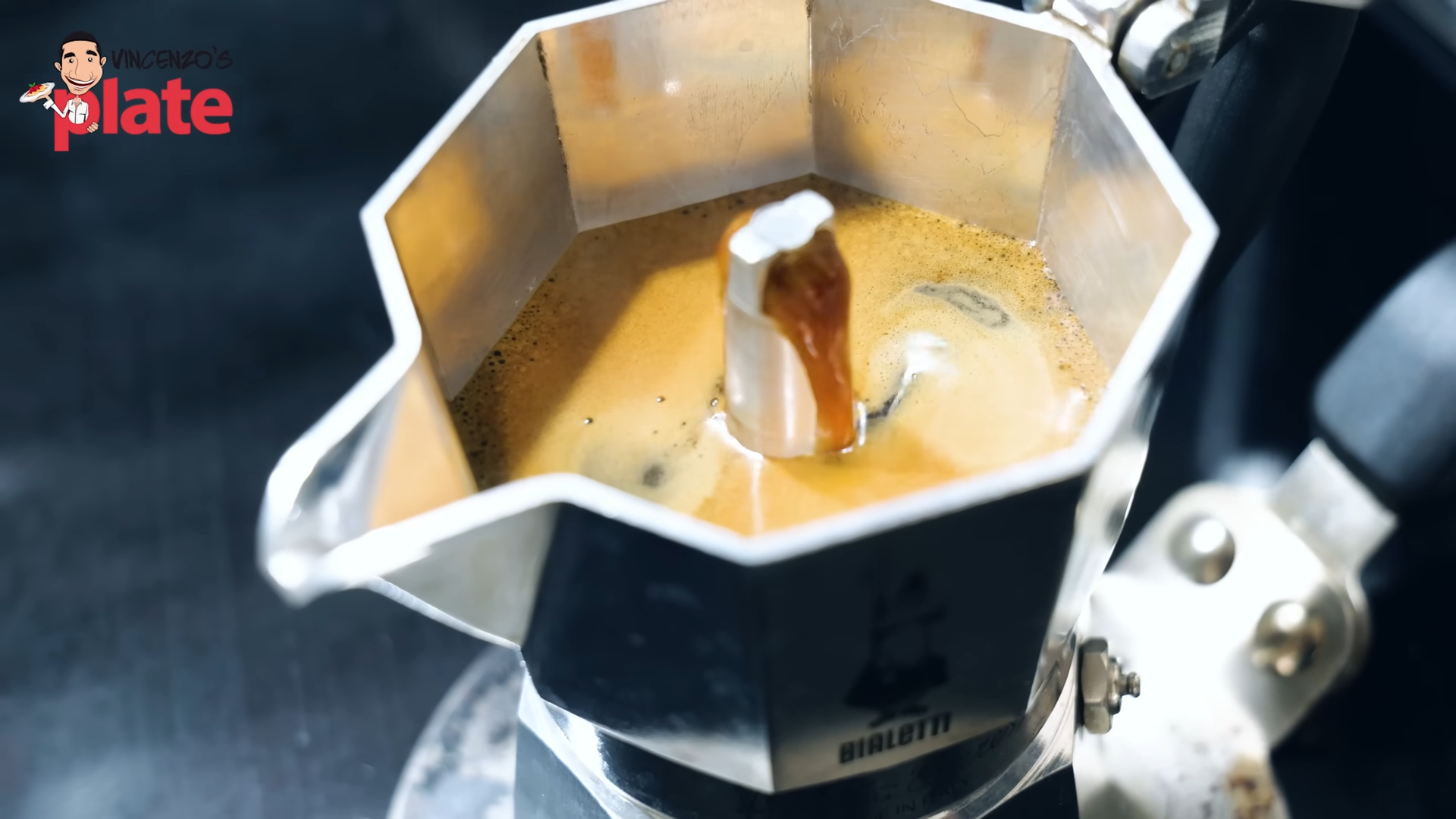 This is how Italians actually make coffee at home