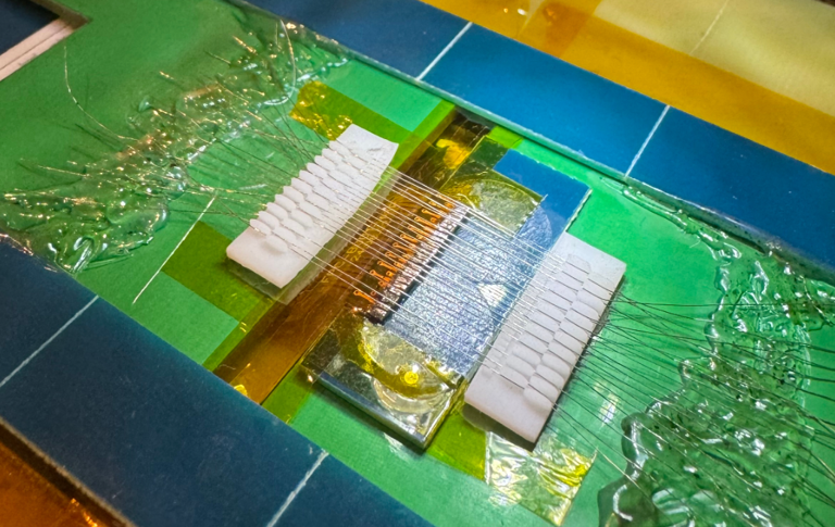 Bastler entwickelt funktionsfähigen PC in Form einer Kreditkarte