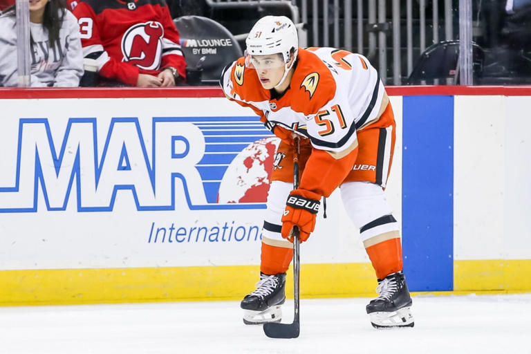 Maple Leafs should look at offer sheeting Ducks’ Zellweger