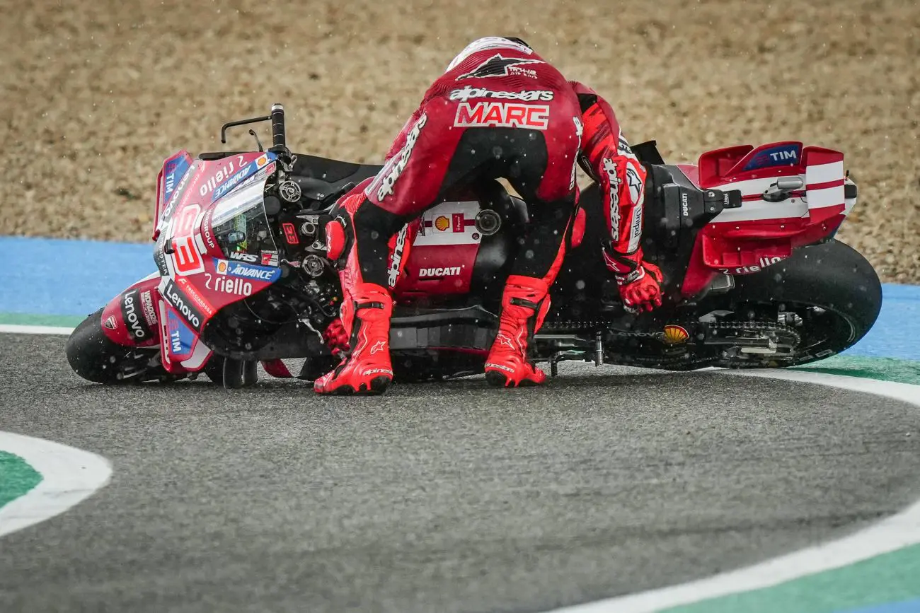 MotoGP, Marc Marquez già in piedi: "L’operazione è stata un successo"