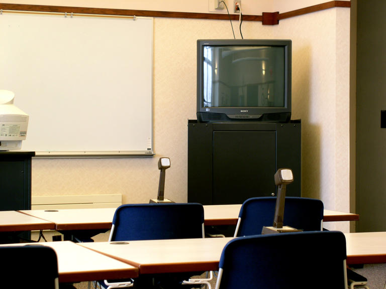 32 '90s jobs that would completely baffle today's young people