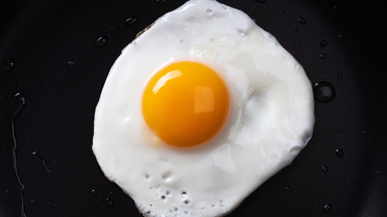 14 foods that are better when you start with a cold skillet