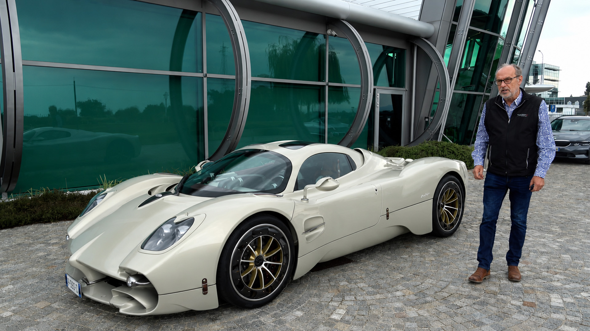 The Pagani Utopia design and its carbon fibre story