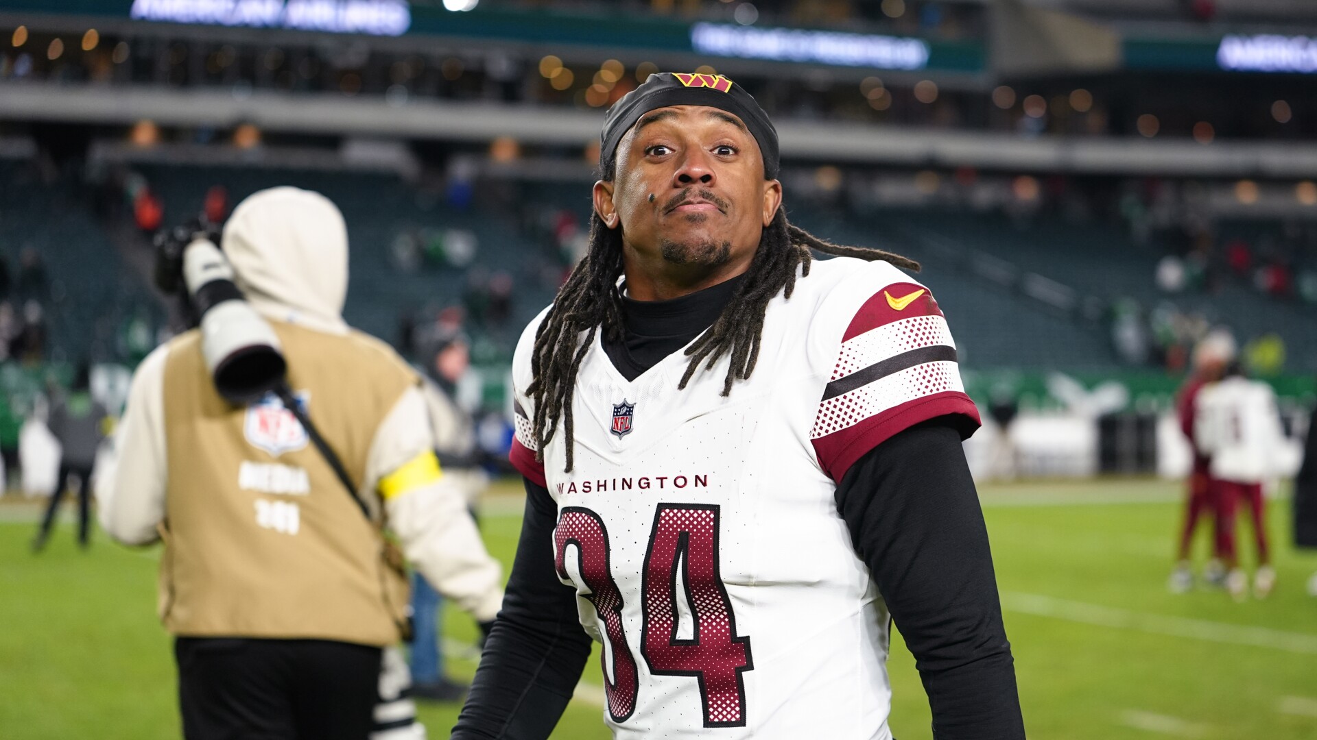 CB Antonio Hamilton re-signs with the Commanders