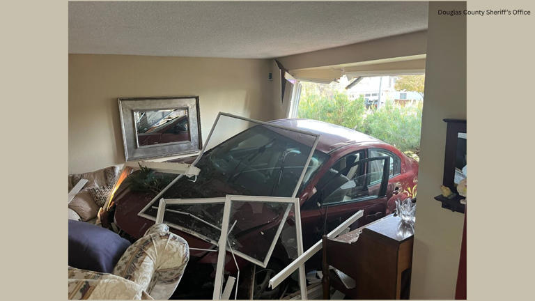 Delivery driver in Highlands Ranch arrested after vehicle strikes home