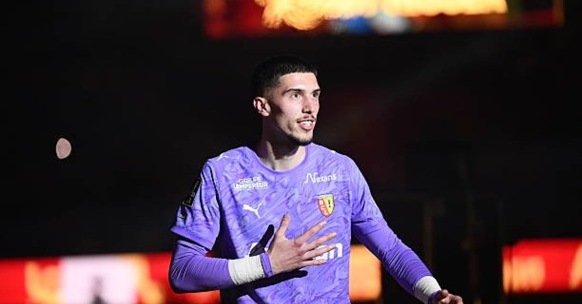 Mercato Lens : Aston Villa veut chiper Robin Risser pour remplacer ...