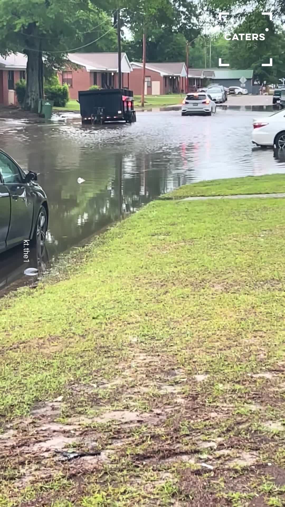Flash flooding traps cars on roads during powerful Alabama storms