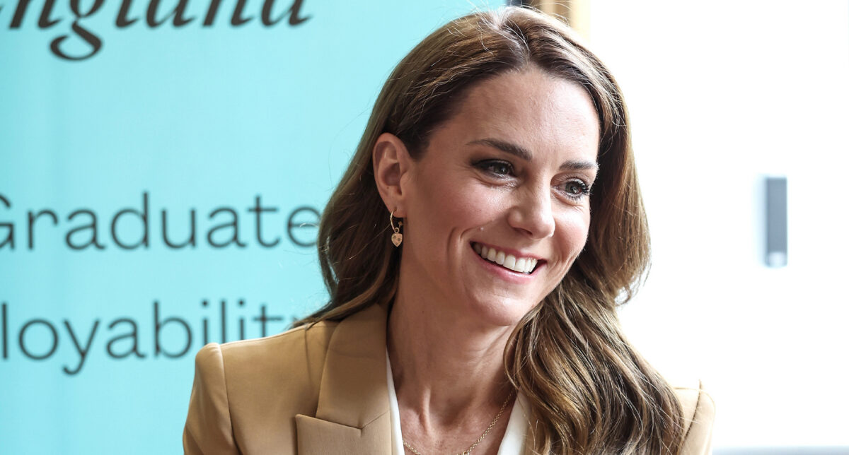Kate Middleton sports daring hat (and rarely seen piece of jewelry from ...
