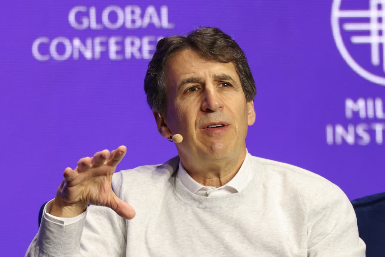 Apollo in talks to sell $3 billion fund, report says. What it says ...