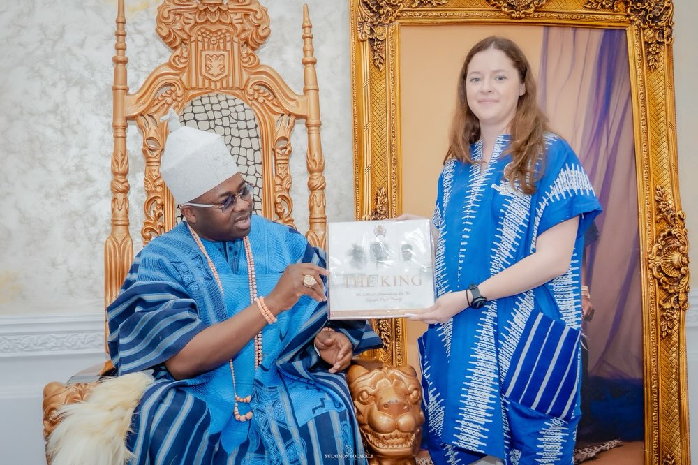 Video: Chelsea delegation, Victor Moses meet Oba Elegushi in Lagos