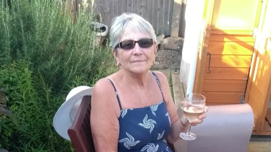 Eastbourne hospice supporter shares story behind Rainbow Run sign up