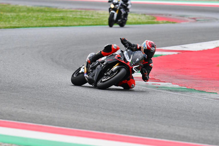 Michelin Power Performance: tecnologia SBK a portata di tutti. La gomma ...