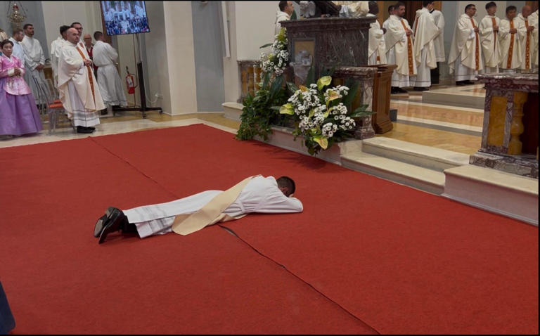 Missionario in Oriente ordinato sacerdote a Macerata, 120 fedeli dalla ...