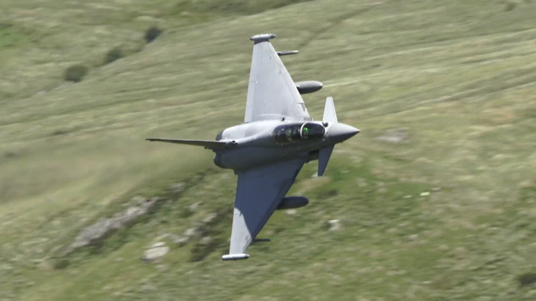 Watch 3 RAF Typhoons rip through the Mach Loop - "Absolute chaos"