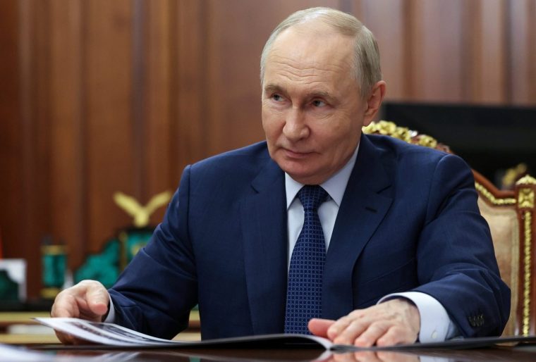 Russian frigate spotted in UK waters as Putin brazenly steps up his ...