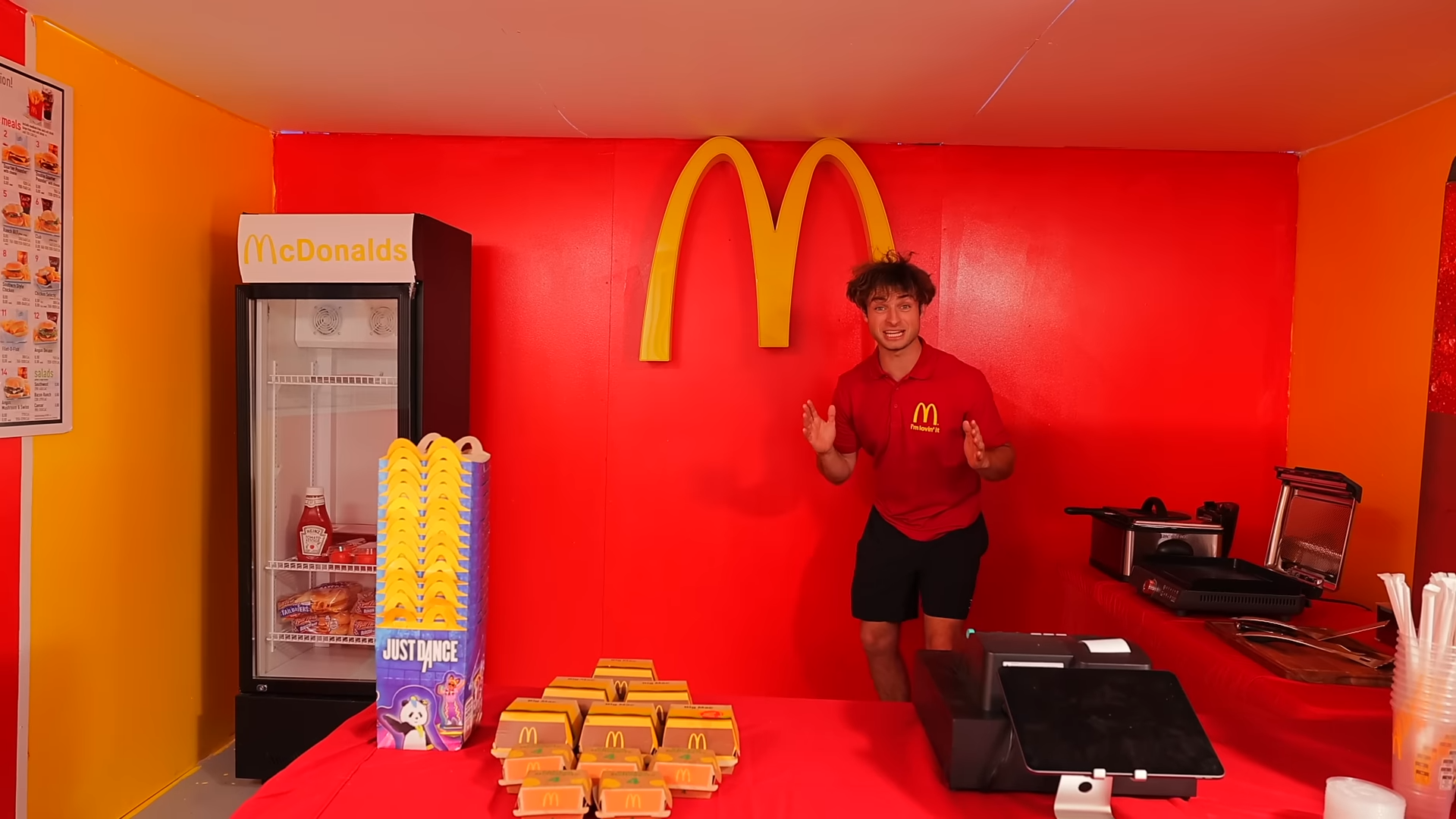 Watch how this man makes a hidden fast food restaurant