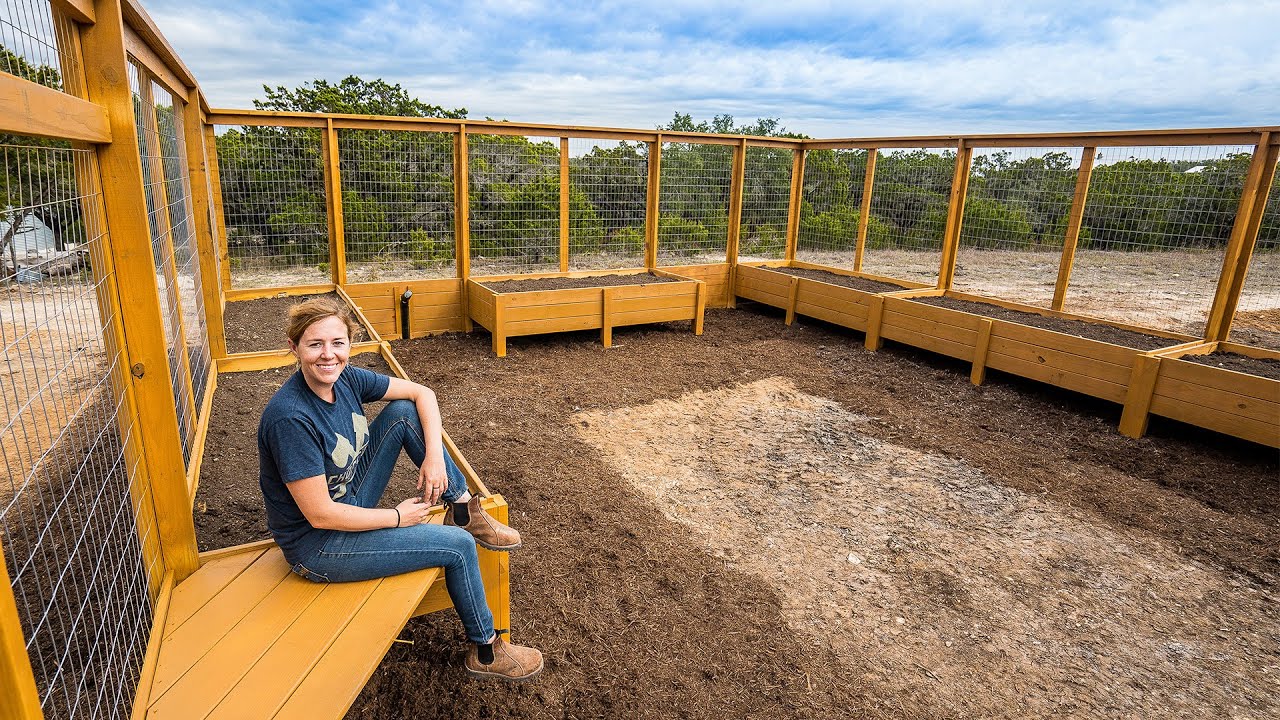 How to build an enclosed garden with raised beds
