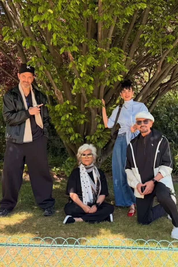 Hrithik Roshan celebrates Mother's Day with parents and GF Saba Azad in ...