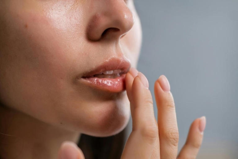 Nivea da lata azul... nos lábios? A opinião de dermatologista