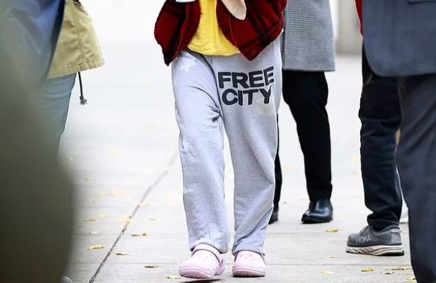 Drew Barrymore’s Hoka sneakers are the coolest, comfiest walking shoes ...