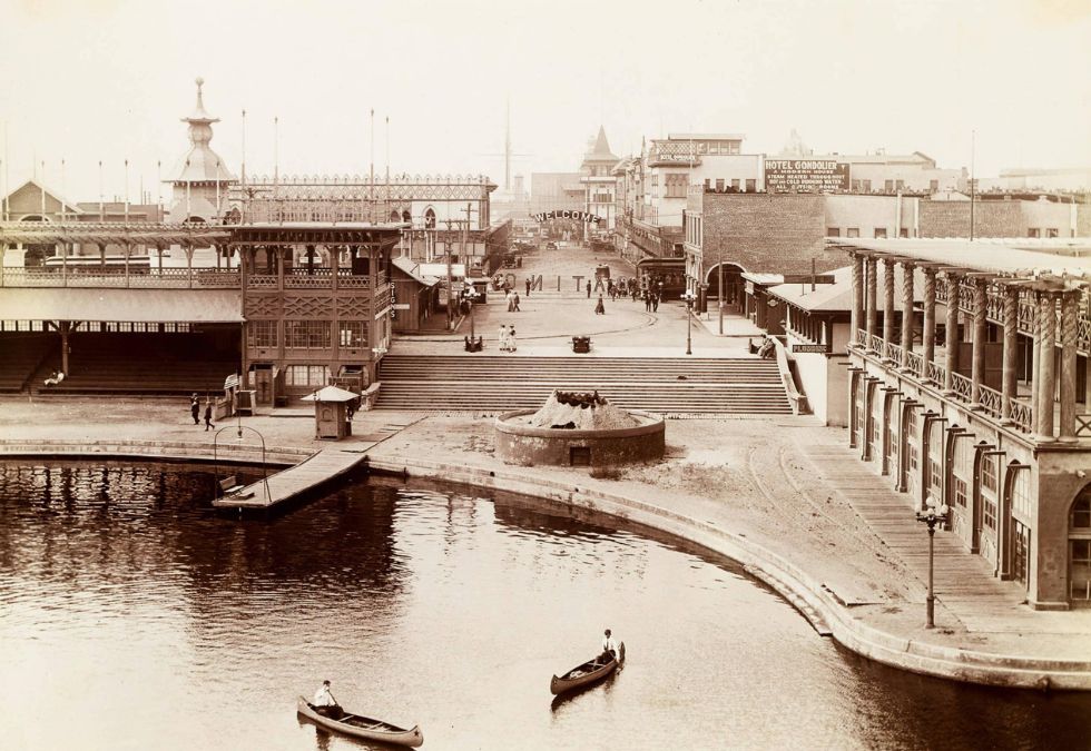 Vintage photos of world-famous locations before modern tourism