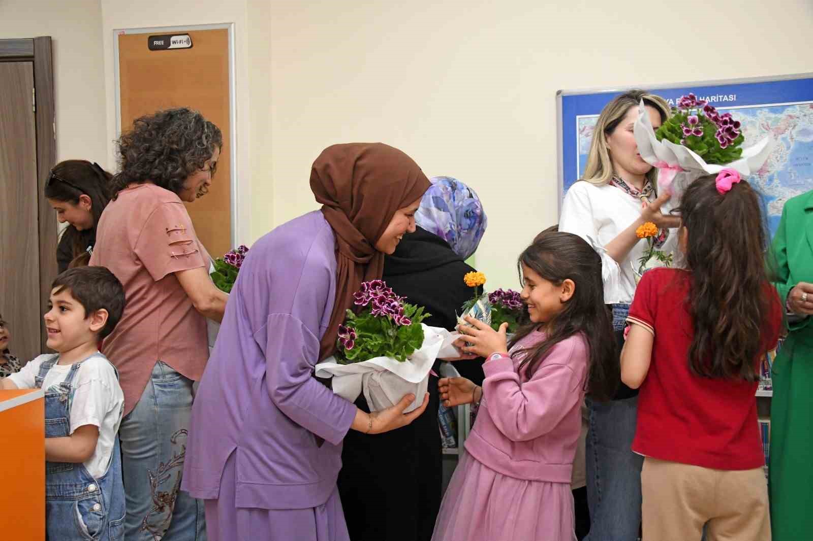 "Hayatımın İlk Kütüphanesi Annem" Anne ve çocukların gönüllerine dokundu