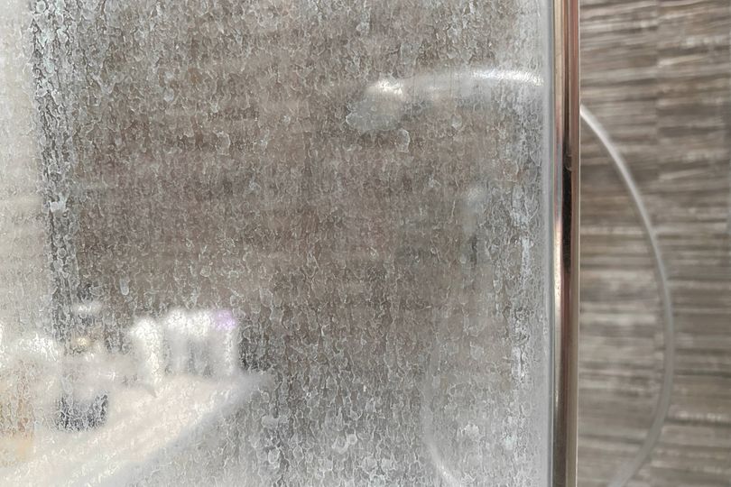 Bathroom scum and mould will disappear when sprayed with 4-ingredient ...
