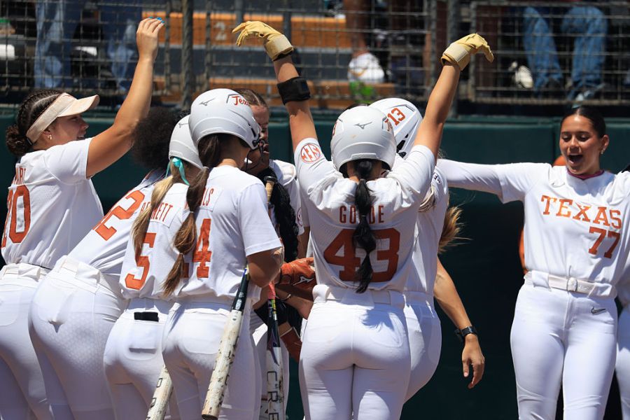 Texas walks off Georgia to earn spot in SEC tournament title game