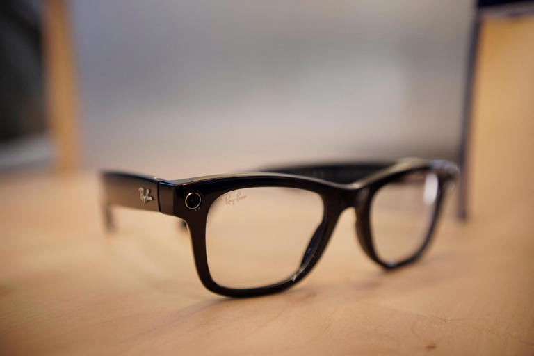 Is it legal to record in public with Meta glasses? What Illinois law says