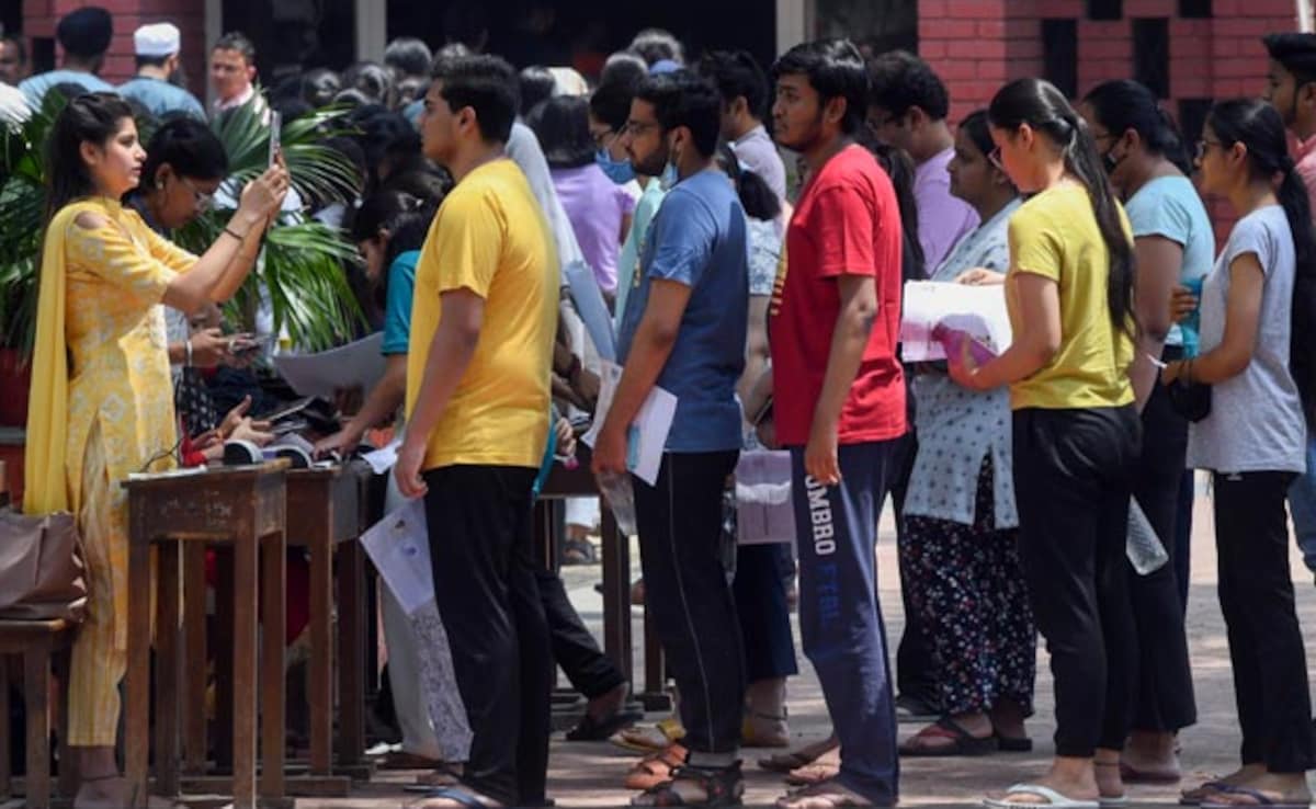 CUET UG 2026 banned items, required documents: Check complete list here