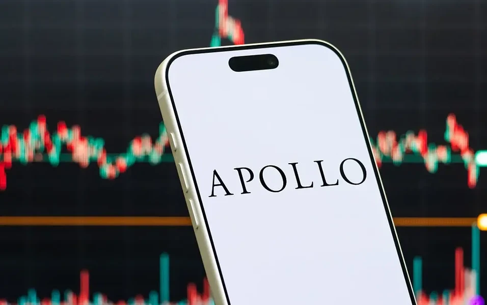 Apollo in talks to sell $3B private credit fund amid sector strain