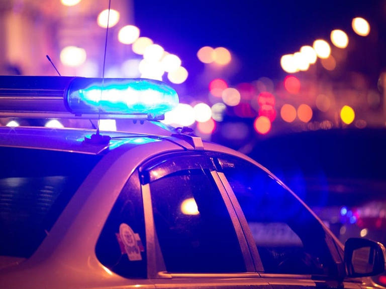 Barricaded suspect, hostage in Cloverdale bedroom standoff