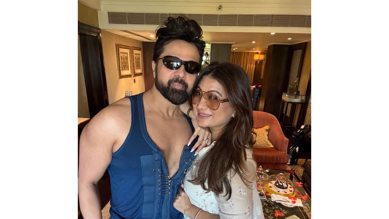 Himesh Reshammiya pens romantic note for wife Sonia on anniversary