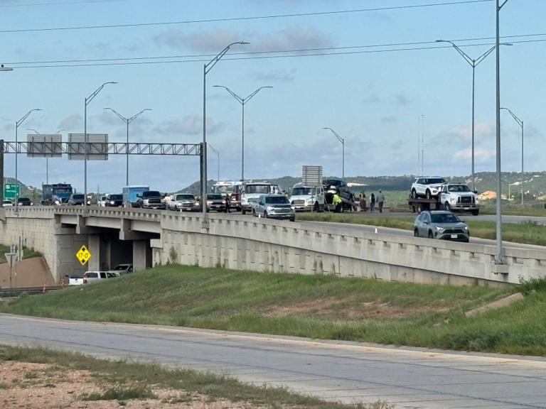 Multi-vehicle collision on Houston Harte Expressway snarls traffic