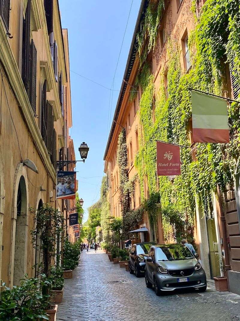 14 Italian streets that turn a simple walk into a travel highlight