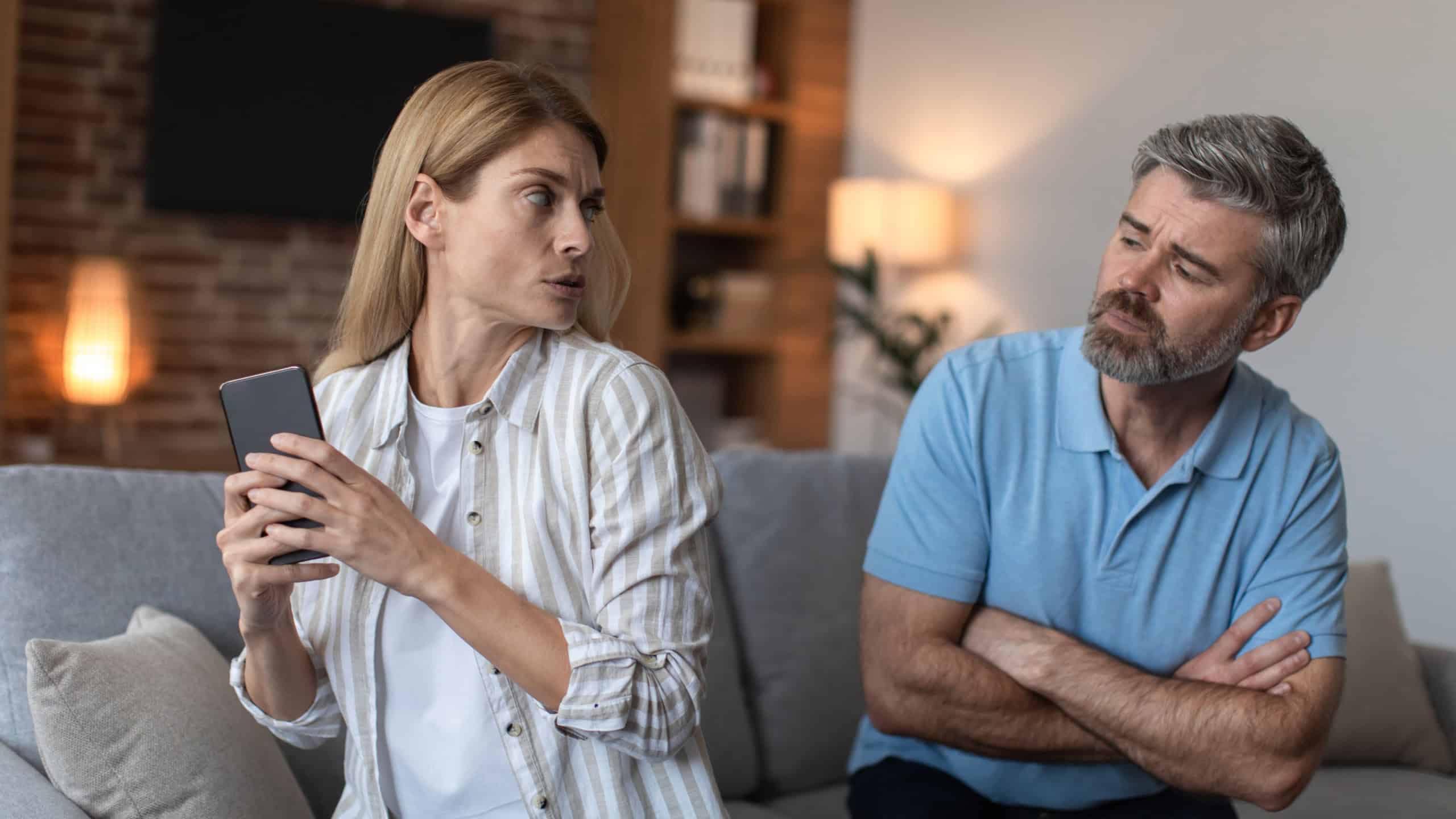 8 phrases women use that signal they can't be trusted