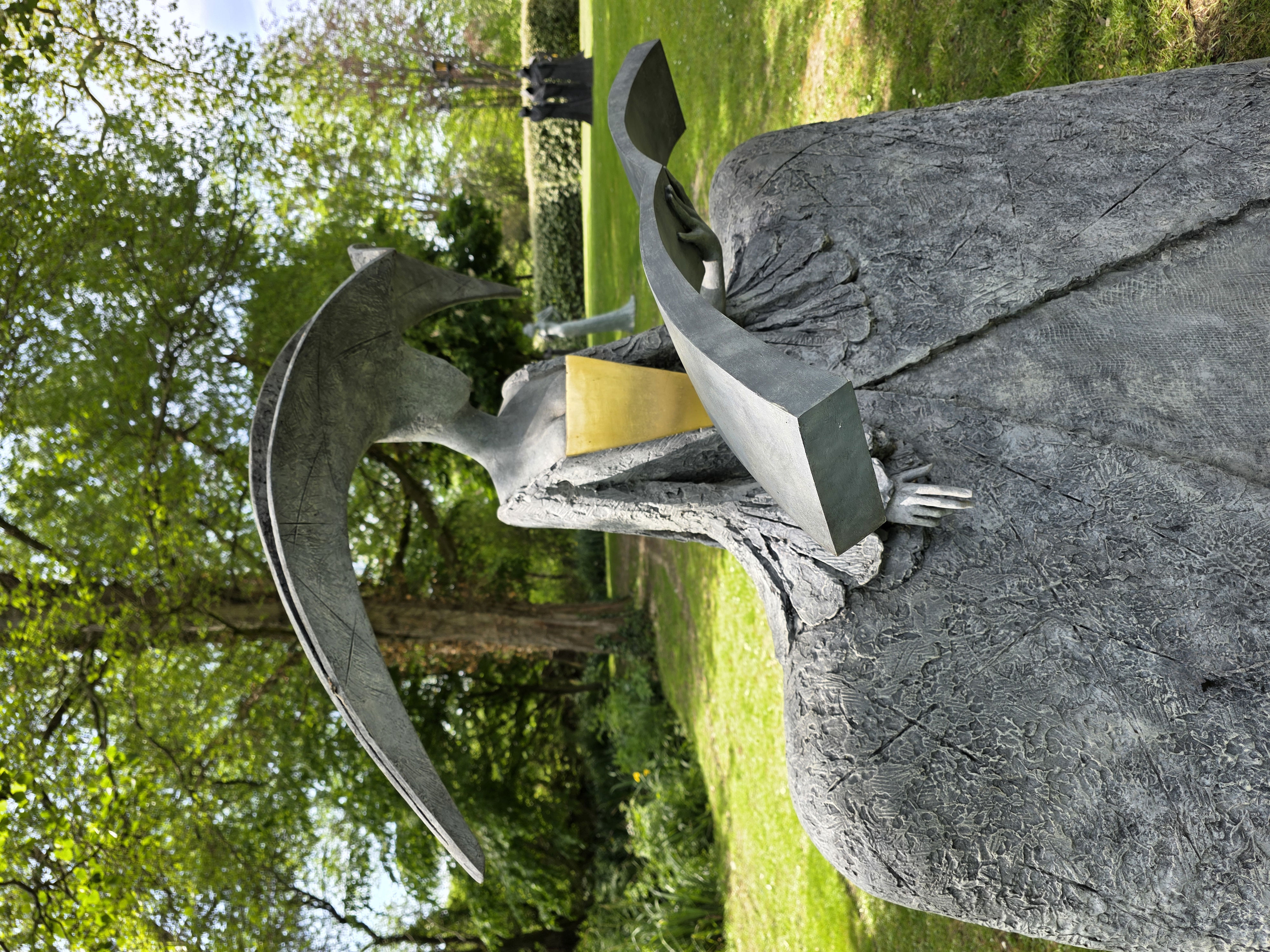 Renowned sculptor opens garden to public