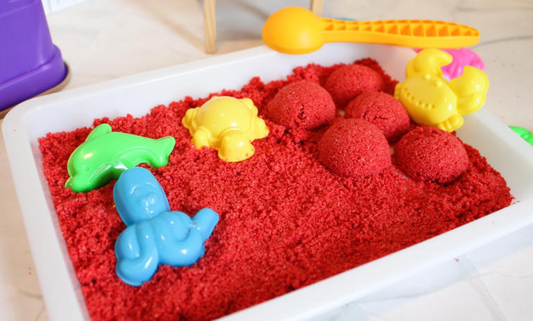 Kinetic sand recipe you can make at home