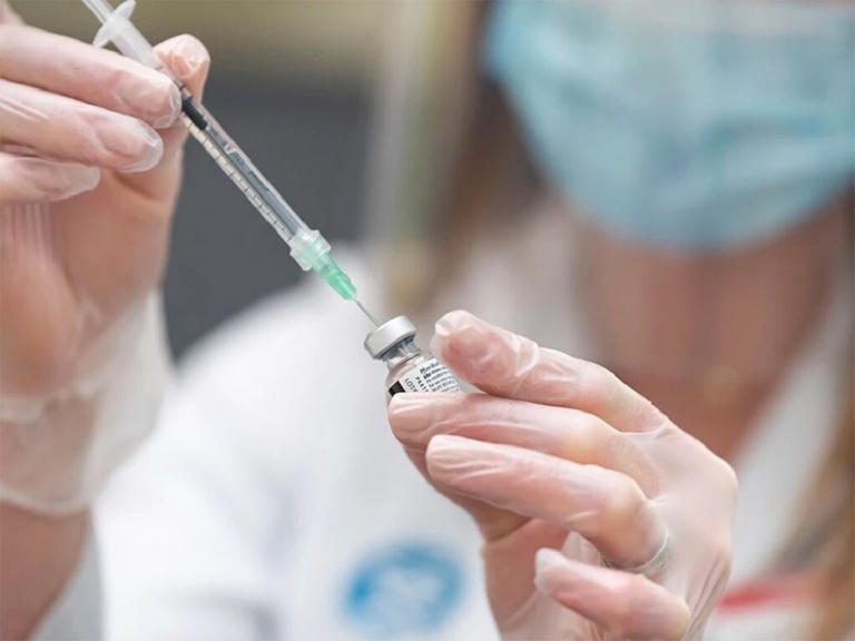 Ontario pharmacists to administer more vaccines, treat more conditions